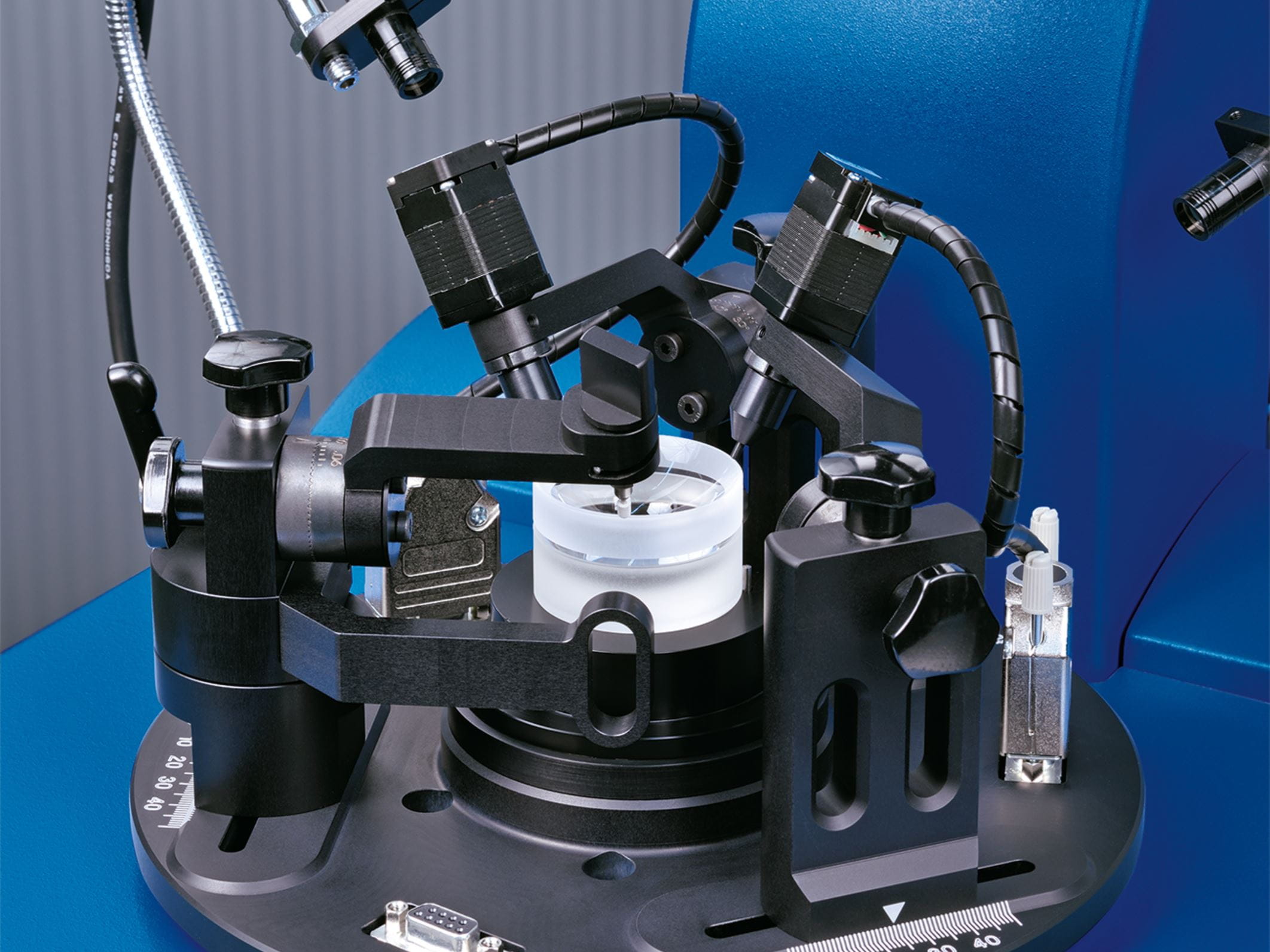 OptiCentric® - 镜头定心和对齐 | TRIOPTICS